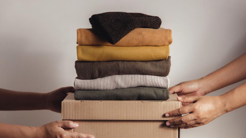 How to Dispose of Old Clothes in the UK? - What to Do With It ...